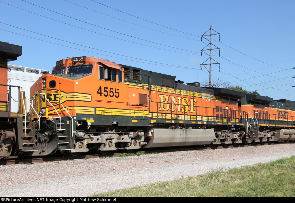BNSF 4555